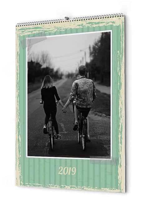 Fotokalender 2019 med namnsdagar, veckonr. & helgdagar | fotoklok.se